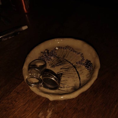 White Decorative Wall Hanging Flower Vase, Minimalist Ceramic and ...