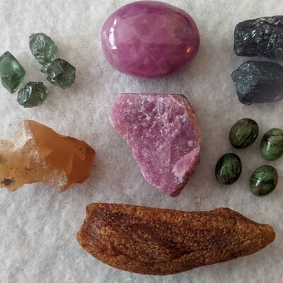 18.3 Crt Crystal Turkish Color Change Diaspore. Natural - Etsy