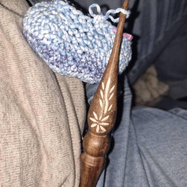 Wooden Crochet Hook Set Ergonomic Soft Grip, Set Includes 13 Sizes 3.50 ...