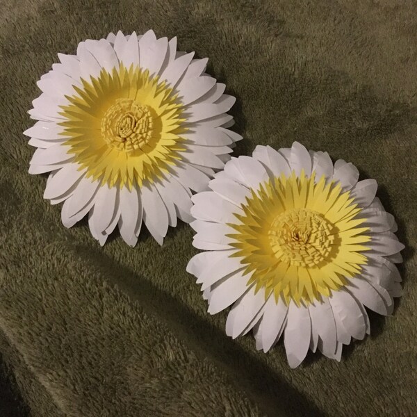 DIY Small Paper Daisy Flower Template and Tutorial, Daisy SVG Cut File ...