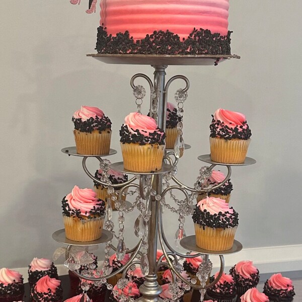 Topper Sitting Girl With Makeup Bag | Custom Colors | Any Age | Topper ...