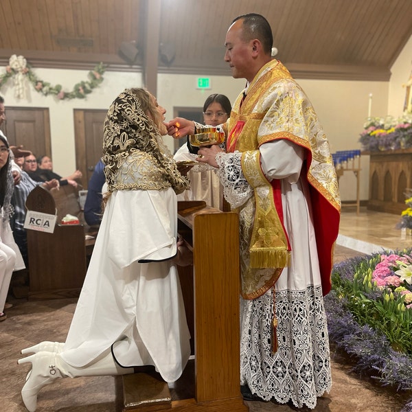 NEW!! Infinity Gold Chapel Veil, Catholic Lace Mantilla, Catholic Head ...