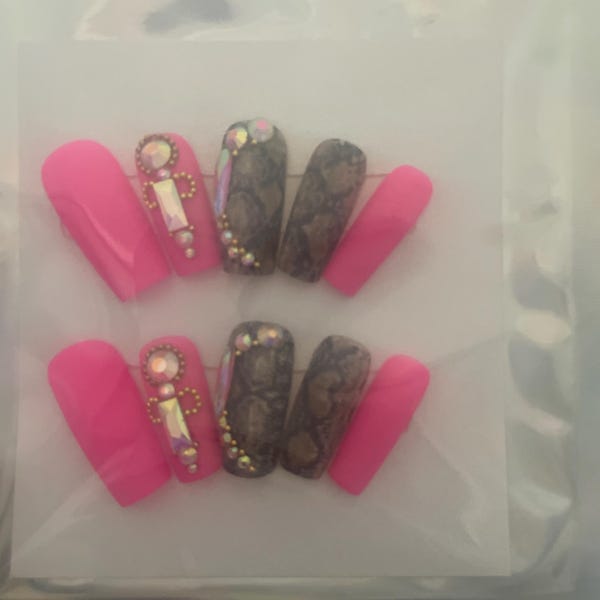 NEW | Rogue | Luxury Press on Nails | 90’s Nails | Colorful Nails - Etsy