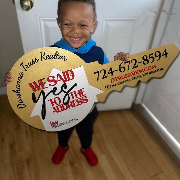 We Got the Keys Gold Key Sign, Realtor Closing Custom, Sold Real Estate ...