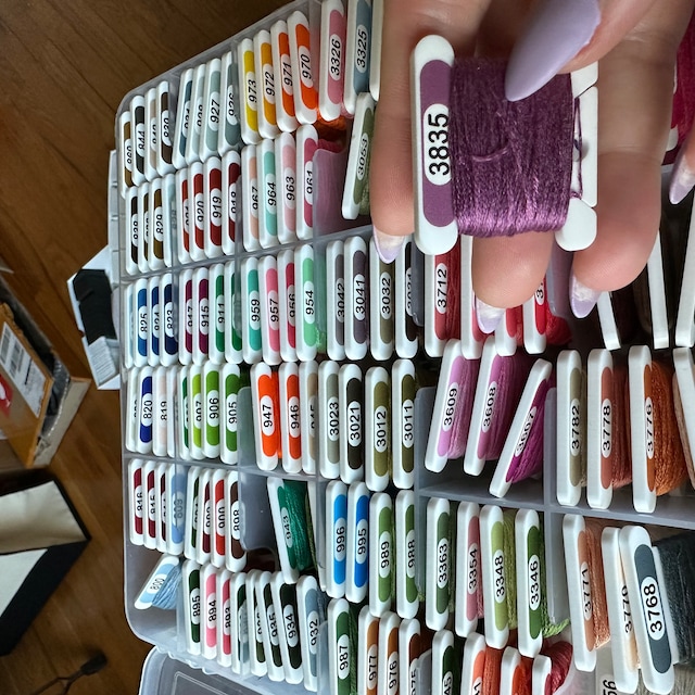 [CHAT] Pip&Chip acrylic bobbin storage : r/CrossStitch