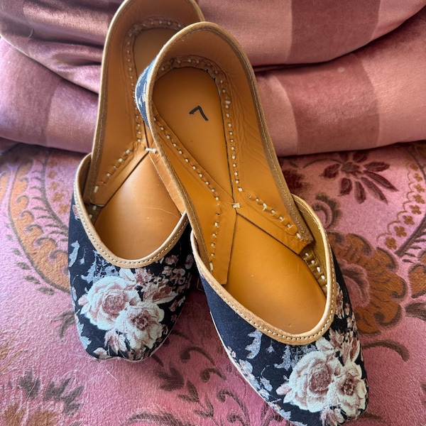 Punjabi Jutti,handmade Leather Jutti,embroidered Jutti for Ladies ...