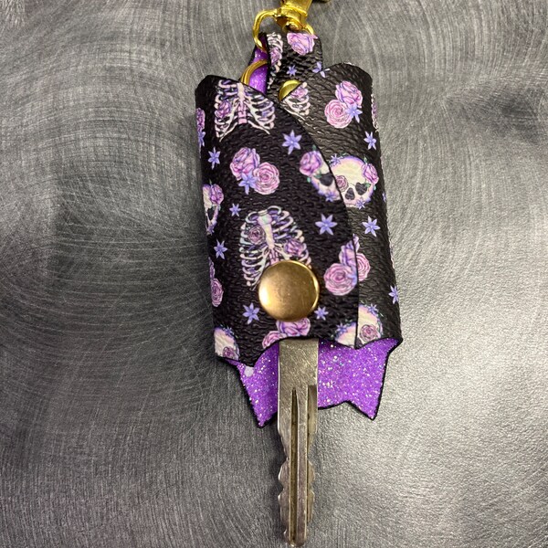 Bat Keychain, Halloween Key Fob, Bat Wing Accessory, Key Keeper, Spooky ...