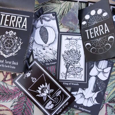 Terra: Botanical Tarot Deck / Plant Ally Deck / 78 Cards Hand Drawn ...
