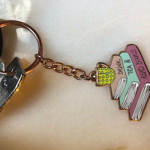 I'm wondering what to read next Enamel Pin | Etsy