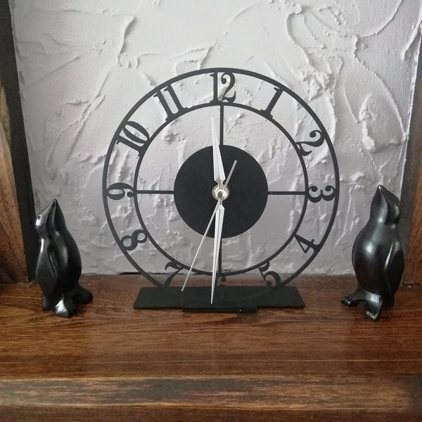 Metal Classic Desk Clock, Tabletop Clock With Numbers, Unique Design ...