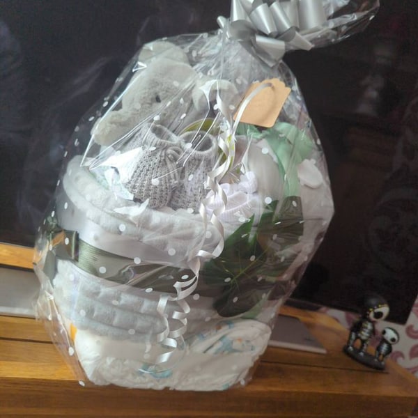 New Deluxe Classic Winnie the Pooh Nappy Cake, With Pooh Licenced Soft ...