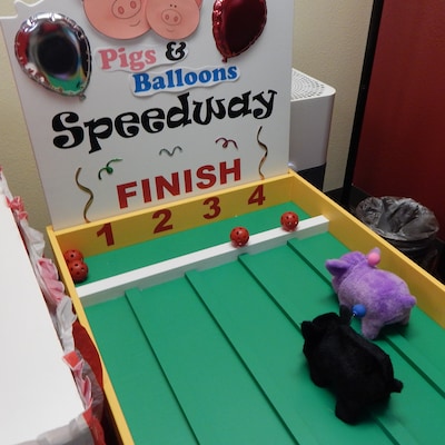 Pig Race Game, Lawn Game, Carnival Games, Backyard Game, Carnival Booth ...