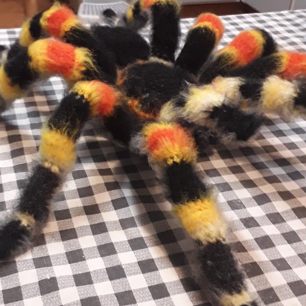 Amigurumi Tarantula Poecilotheria Metallica. Crochet Imitation of a ...