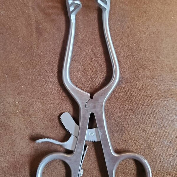 Vintage Embalming Locking Retractor - Etsy