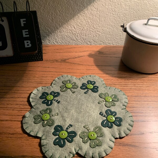 Primitive Stitchery Folk Art Flowers Penny Rug ~ Folky Stars & Printed ...