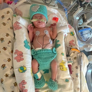 NICU Little Frog Micro Preemie Outfit With Overalls, Fits 2, 3, or 4 ...