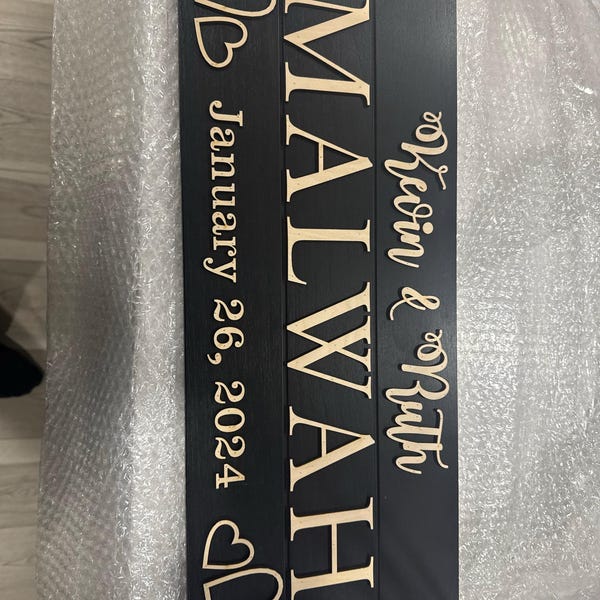 Round Family Last Name Sign With Raised Botanical Frame and Raised ...
