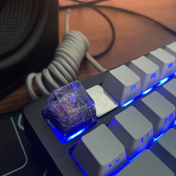Astronaut Artisan Keycap, Galaxy Spacebar Keycaps, Gravity in ...