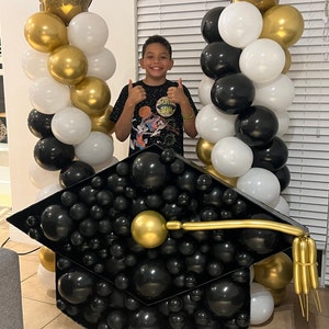 Graduation Cap Mosaic From Balloons, DIY, Graduation Decorations 2022 ...