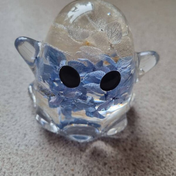 Resin Ghost Ornament, Hydrangeas Ghost, Spooky Gift - Etsy
