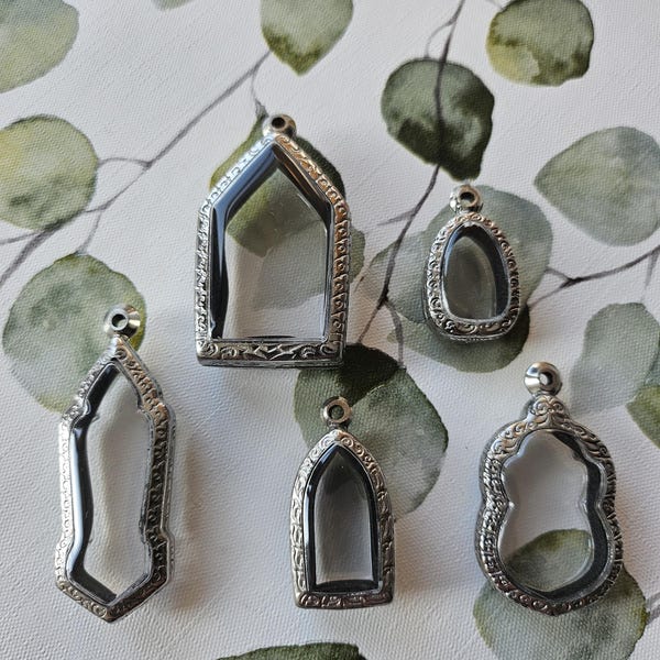 Shadow Box Pendants, Terrarium, Engraved Necklace Trays, Clear Locket ...
