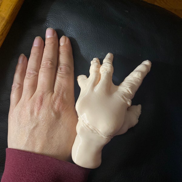 Strong Hand | Scary Movie 2 | Hanson | Replica - Etsy