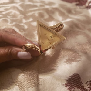 Pyramid Hands Figurine With Engrave Delta Sigma Theta Symbols - Etsy