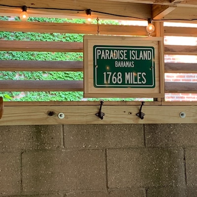Paradise Island Bahamas Personalized Distance Sign - Etsy
