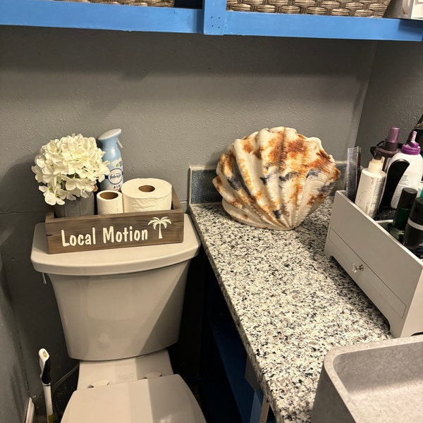 Jaws Movie Decor, Funny Bathroom Humor, Fun Bath Storage, Jaws Decor ...