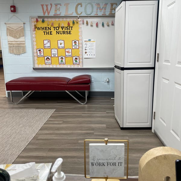 Nurse Bulletin Board | When to Visit the Nurse Posters | School Nurse ...