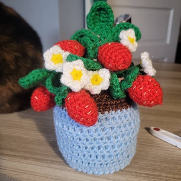 Crochet Strawberry Plant Pattern: Amigurumi Flowers PDF - Etsy