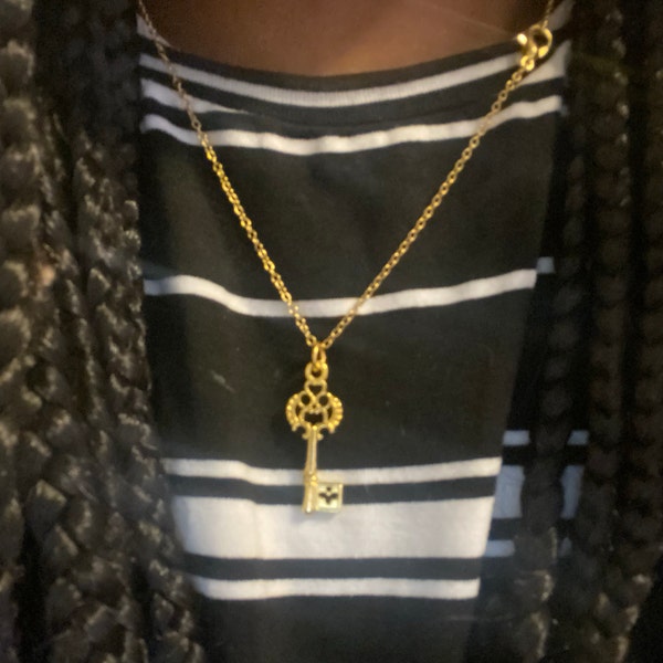 Dainty Gold Filigree Victorian Royal Skeleton Key Necklace - Etsy