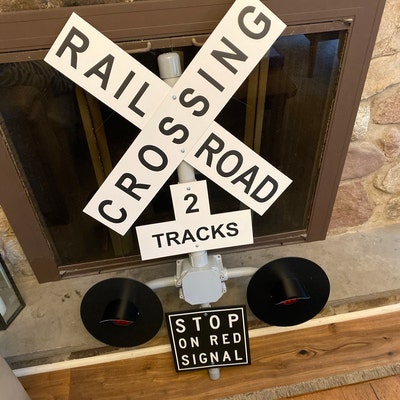 RAILROAD TRAIN CROSSING Signal Sign Kit With Flashing Led Lights Wall ...