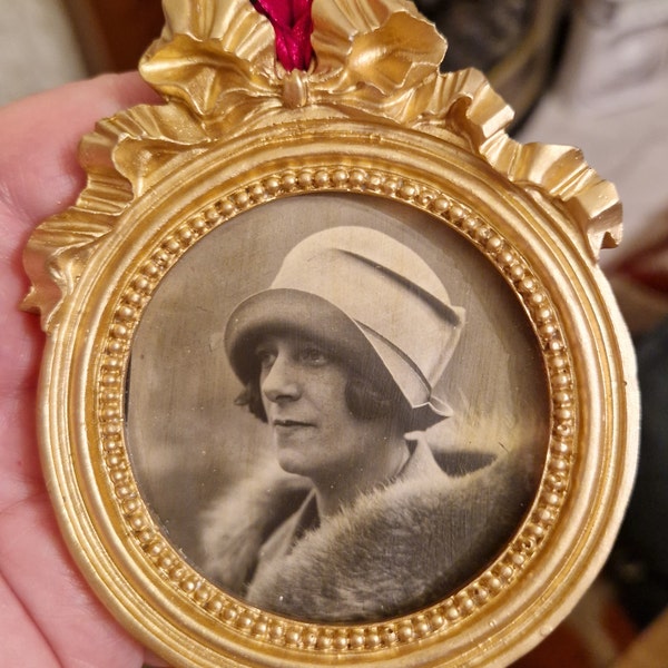 Miniature Round Plaster Frame in 6 Metallic Colours - Etsy