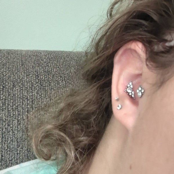 ASTM F136 Titanium Conch Labret, Curved Gem and Bead Conch Earring ...