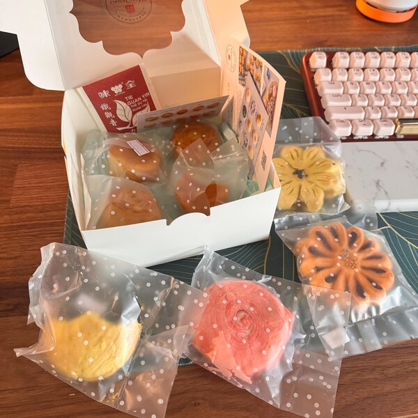 Traditional Mooncake Gift Box, Chinese New Year, Spring Festival, Mid ...