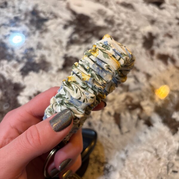 Scrunchie Keychain Wristlet, Key Fob Keychain, Scrunchie Keychain ...