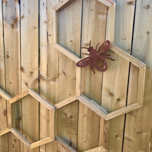 Rusty Metal Honey Bee Garden Decor / Bumble Bee Garden Ornament / Rusty ...