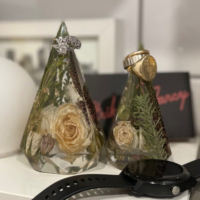 Custom Ring Holder With Dried Flowers Only Resin Ring Holder - Etsy