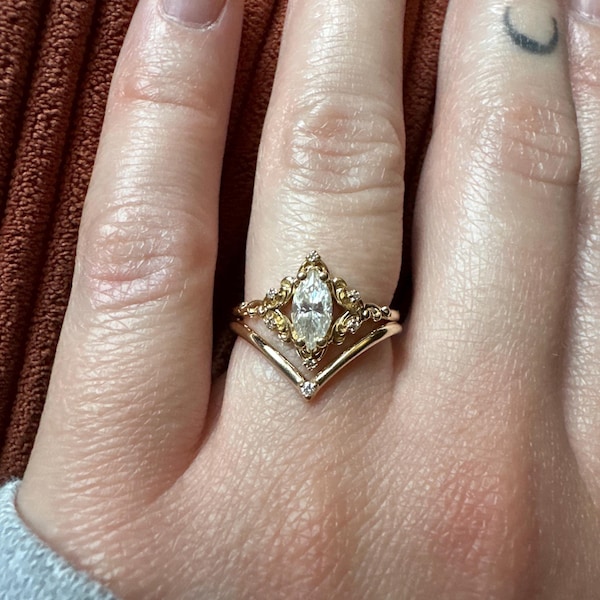 Chevron Wedding Band, 14k Gold Chevron Ring, Curved Wedding Band, Gold ...