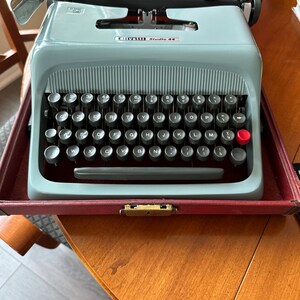 Olivetti Lexikon 80 Typewriter, Special Edition for Typist. Mint ...