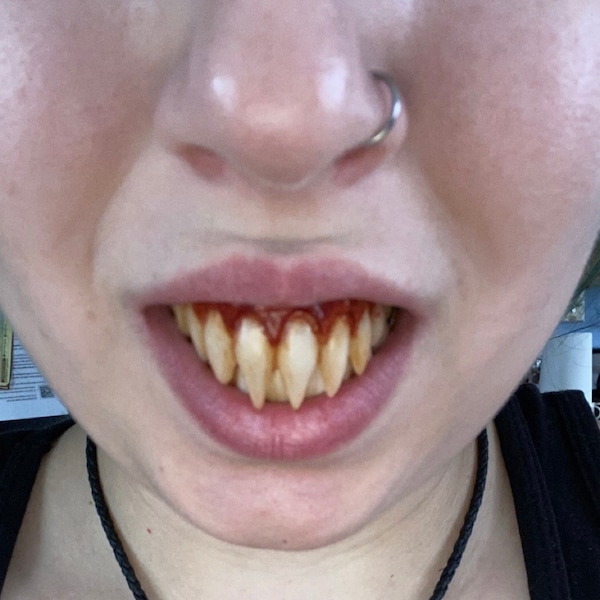 Pennywise Sharp Teeth Dentures - IT Killer Clown Cosplay Accessory for ...