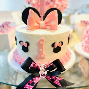 Edible Fondant Bow and Ears Cake Topper, Bow Topper. - Etsy