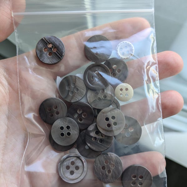 NAVY DAFFODIL / 15mm 8 Buttons / Dark Blue Wooden Buttons / Sewing ...