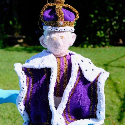 King Charles III Coronation Robes Tea Cosy Knitting Pattern - Etsy UK