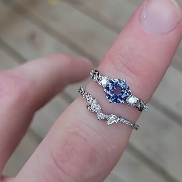 Unique Green Sapphire Engagement Ring Set Round Shaped Yellow Gold Leaf ...