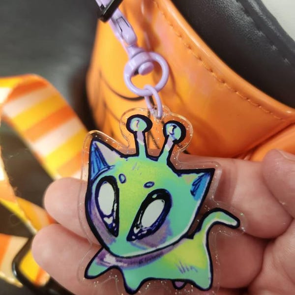 Stares at You Autistically One Sided Holographic Acrylic Keychain 6.5cm ...