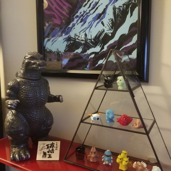 9" and 10" Tall Glass Pyramid Display Shelf - Show off Those Treasures ...