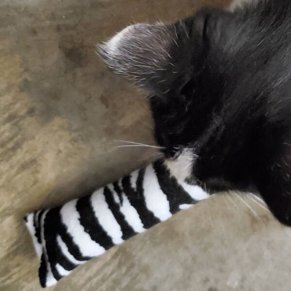 CLEARANCE Kitty Kicker Cat Toys, Pick a Pattern, Silvervine Toy, Cat ...