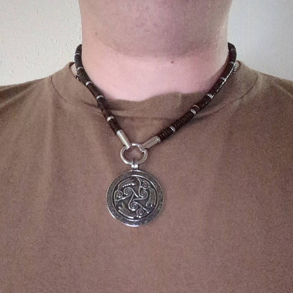 Celtic Morrigan Goddess Three Ravens Morrighan Triskelion Triskele ...